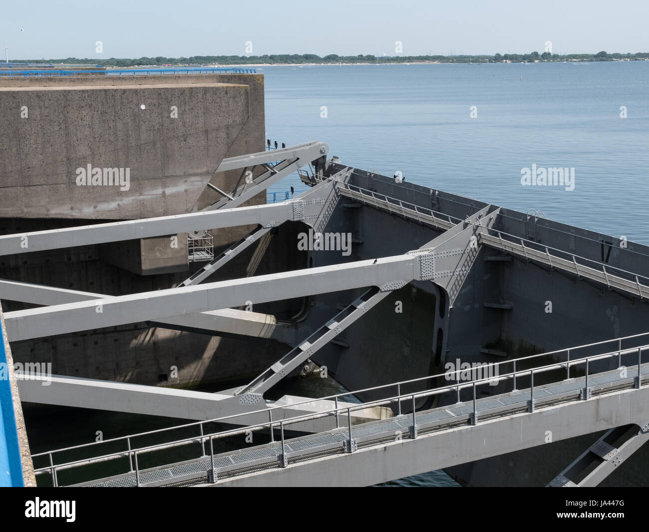 Haringvliet locks, par tof the deltawerken in the netherlands to keep ...