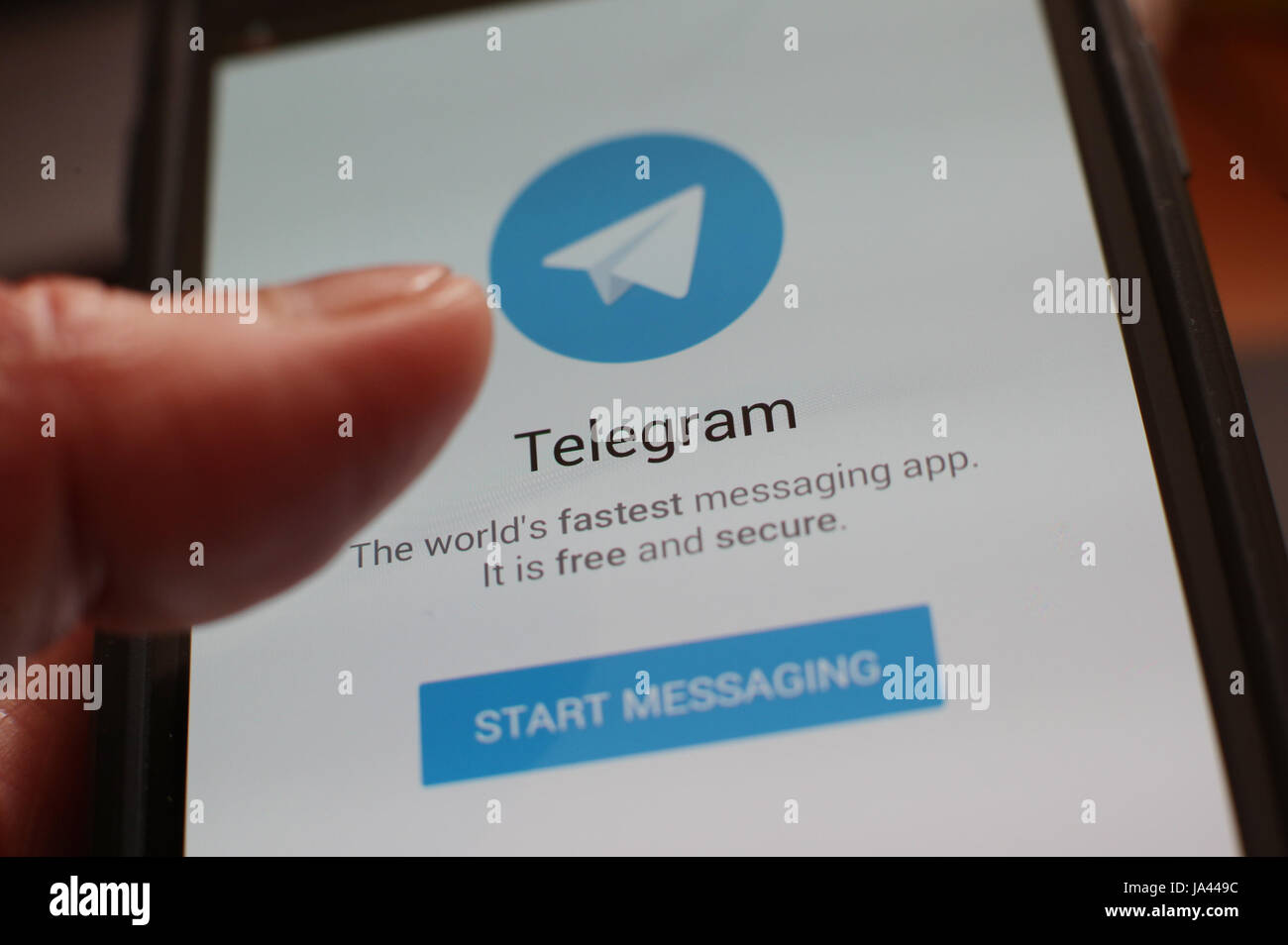 Send encrypted messages hi-res stock photography and images - Alamy Send encrypted messages hi-res stock photography and images - Alamy