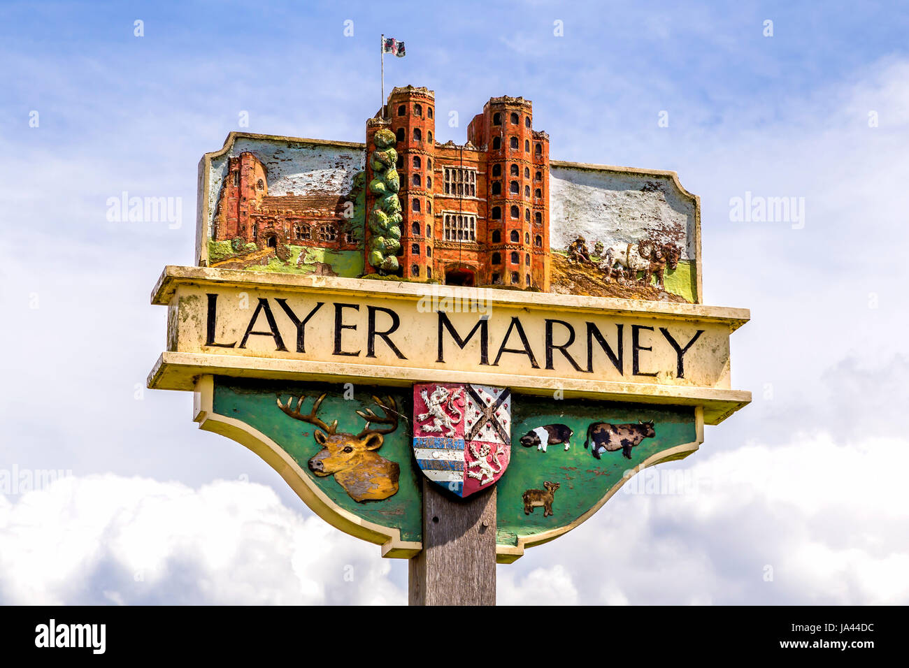 Painted wooden village sign hi-res stock photography and images - Alamy