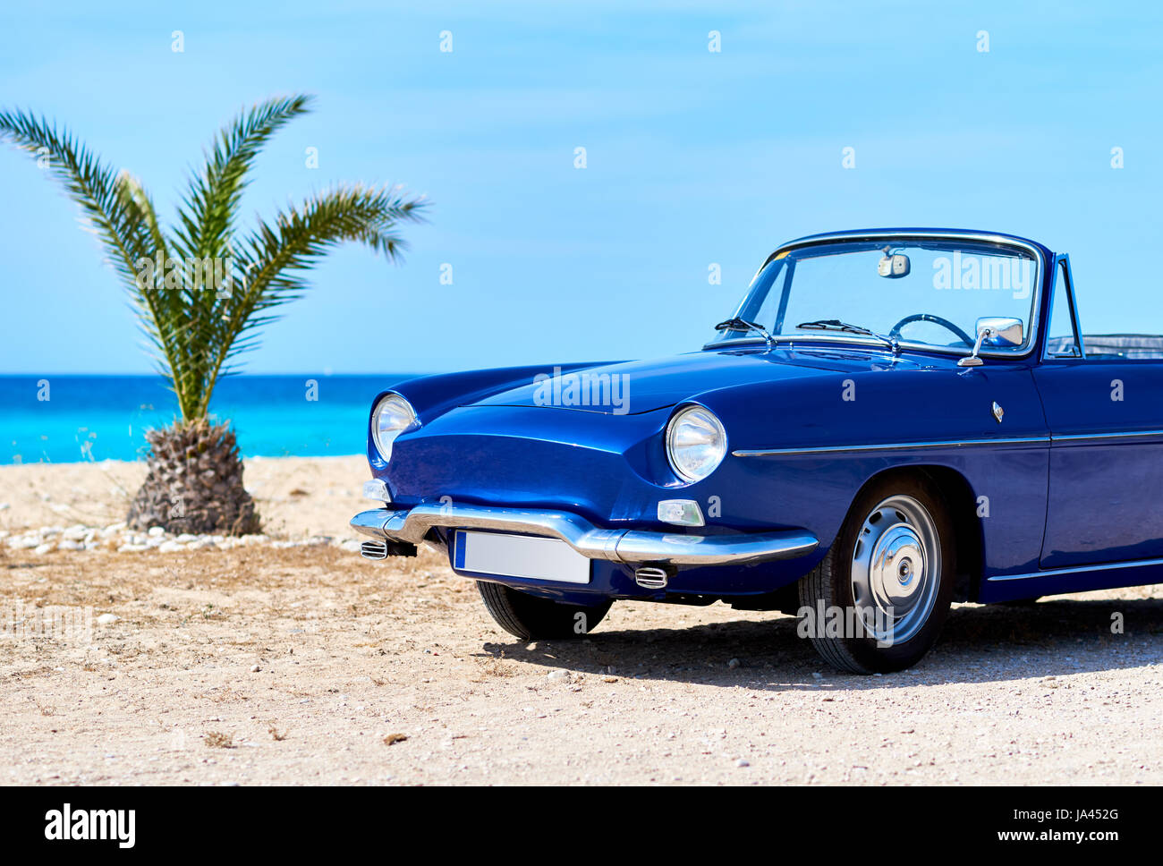 Retro cabriolet beach hi-res stock photography and images - Alamy
