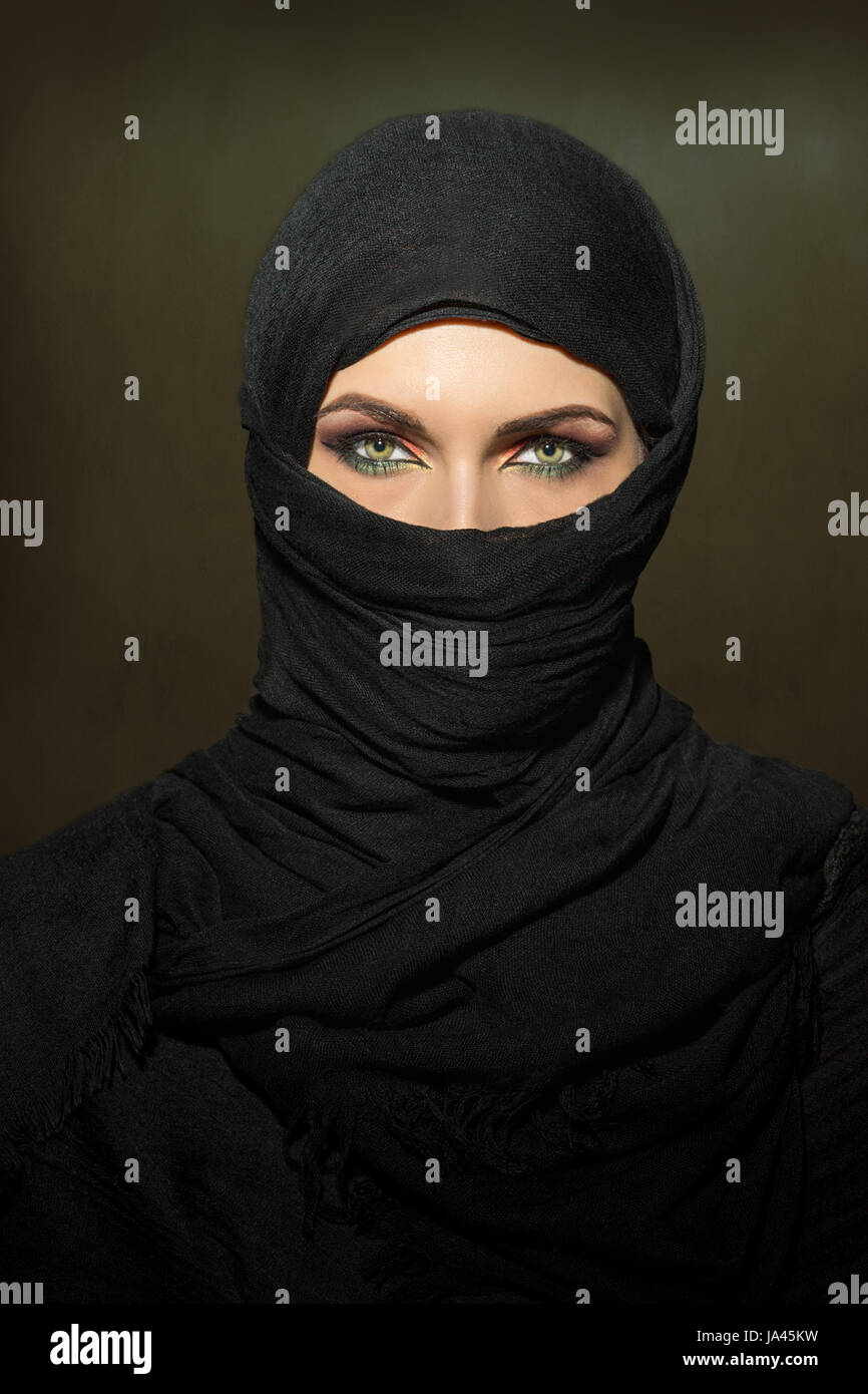 Niqab girl hi-res stock photography and images - Alamy