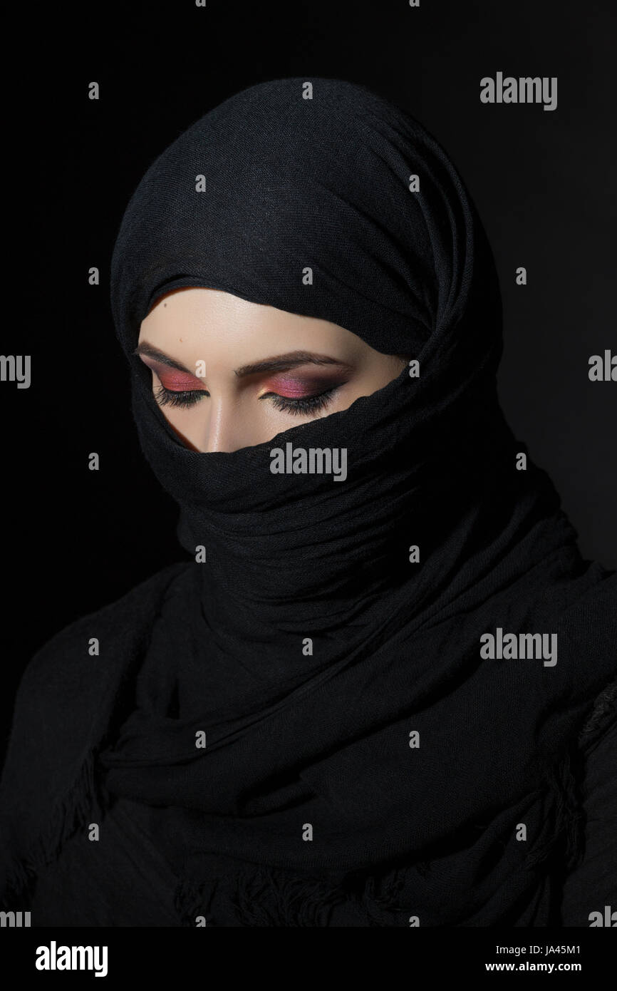 Niqab veil hi-res stock photography and images - Alamy