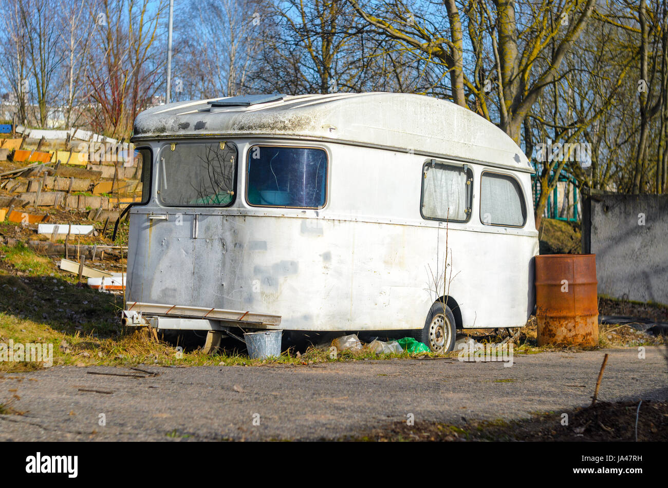 Old Vintage Abandoned Mobile Home Trailer House Camper Stock Photo - Alamy