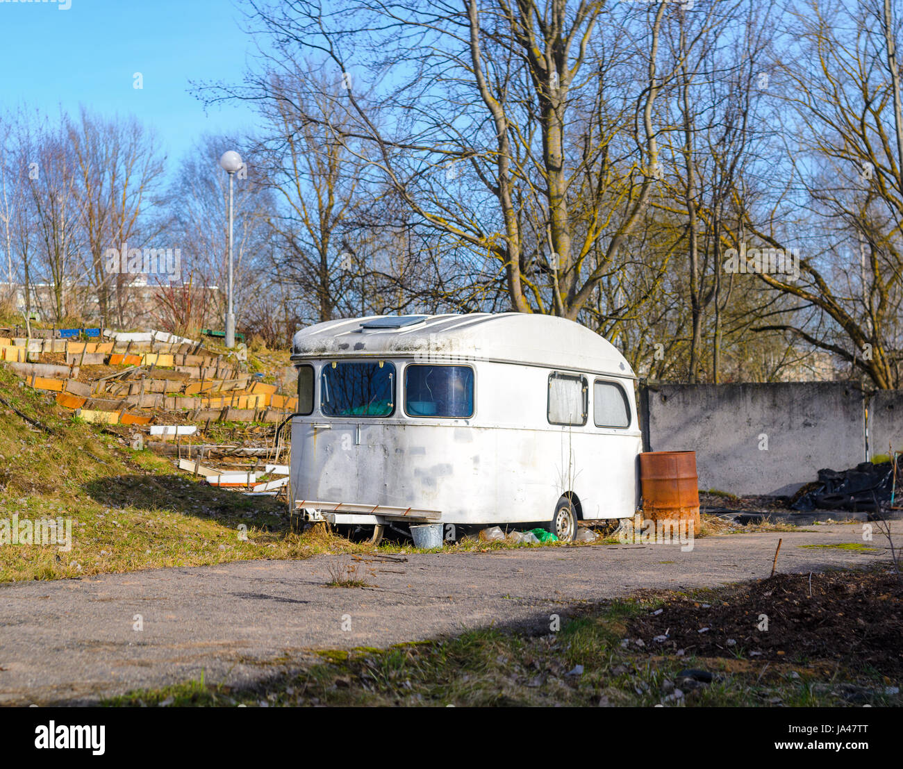Old Vintage Abandoned Mobile Home Trailer House Camper Stock Photo - Alamy