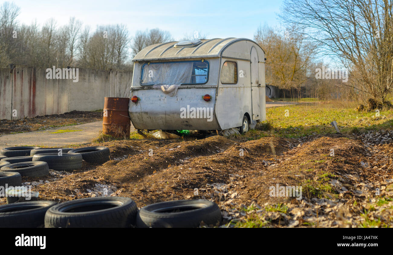 Old Vintage Abandoned Mobile Home Trailer House Camper Stock Photo - Alamy