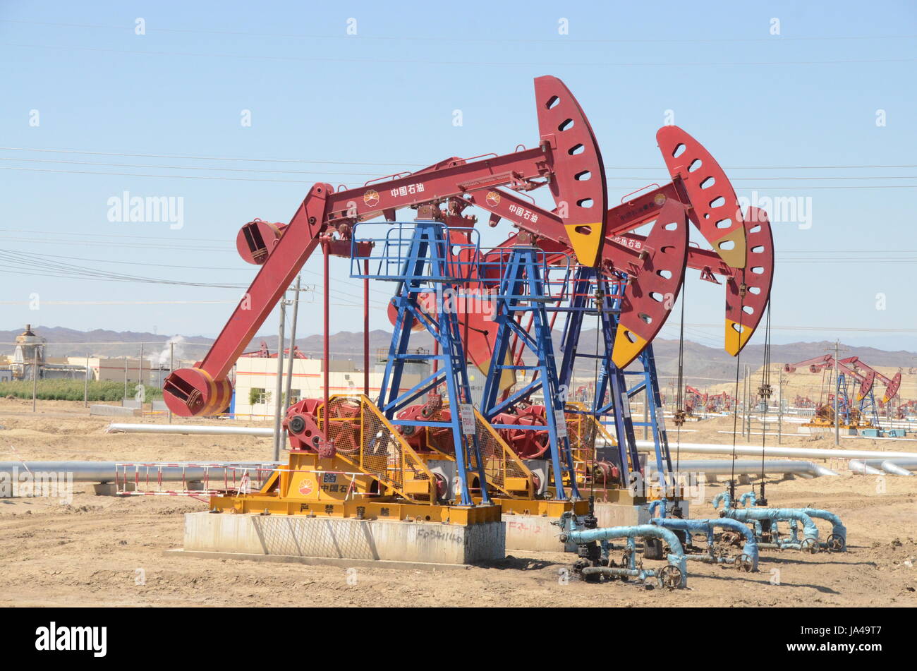Nodding donkeys hi-res stock photography and images - Alamy