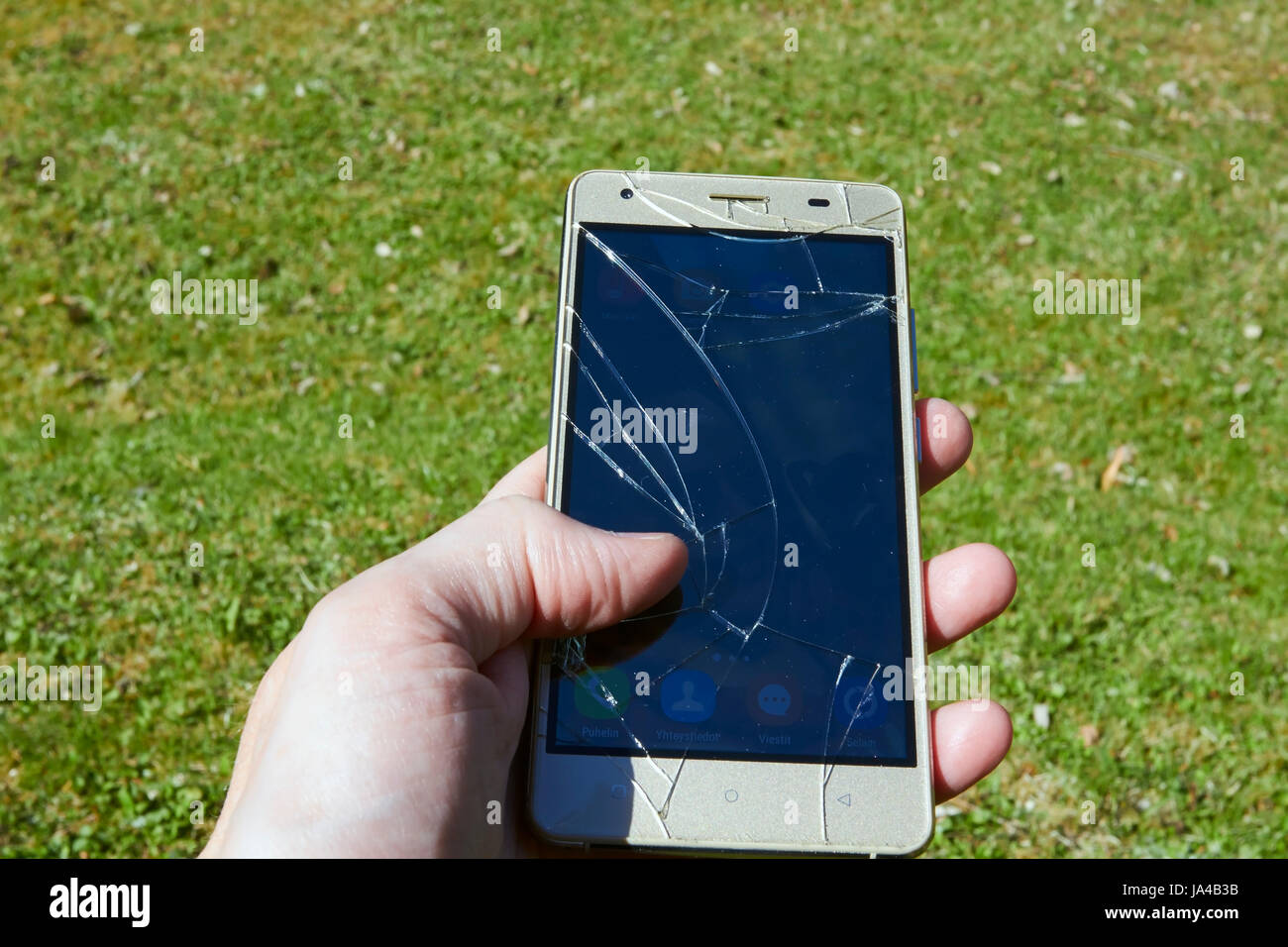 broken cell phone Stock Photo - Alamy