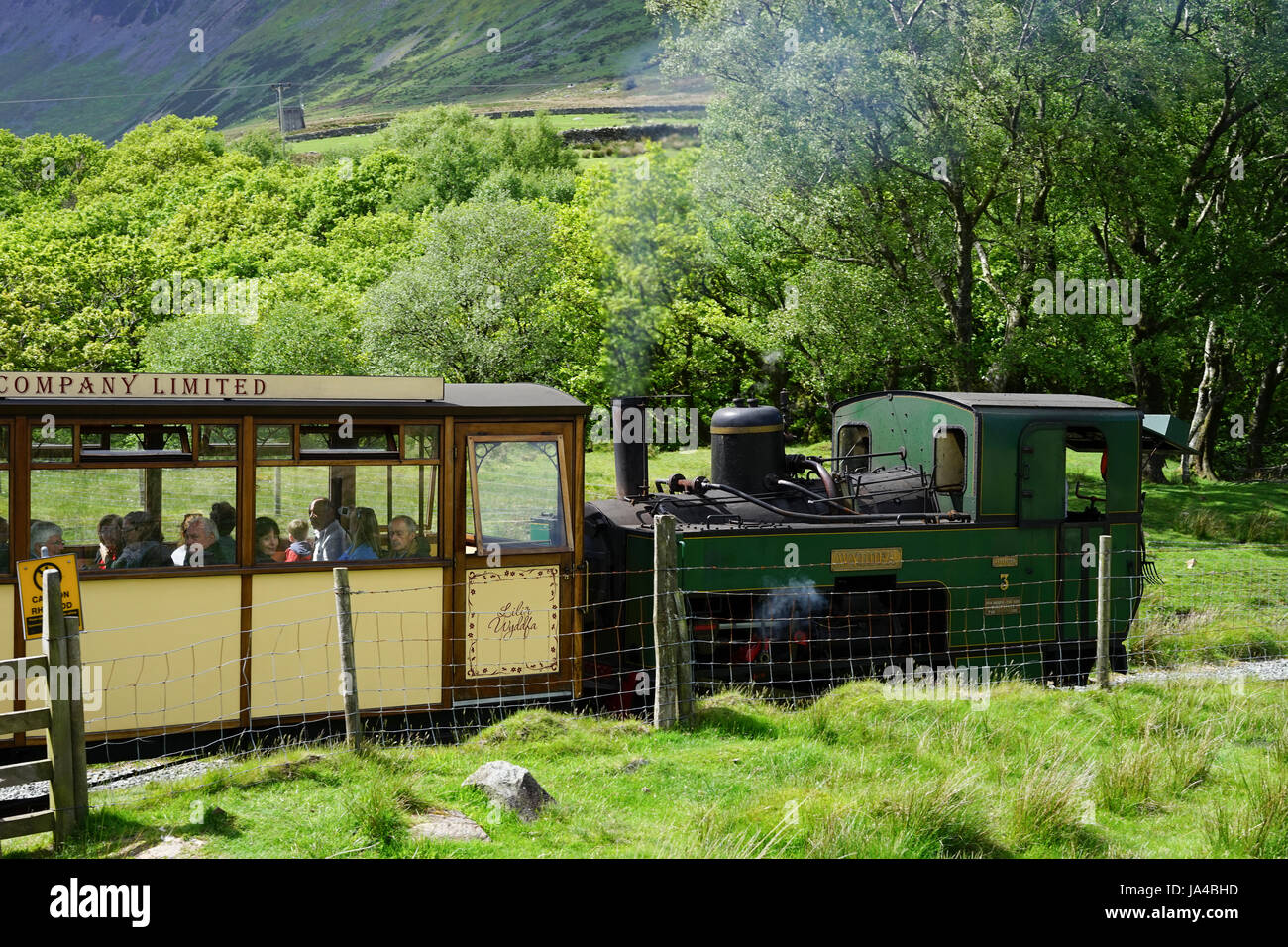 Snowdon mountain railway hi-res stock photography and images - Alamy