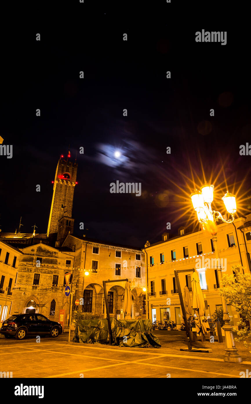 Square turret tower hi-res stock photography and images - Alamy