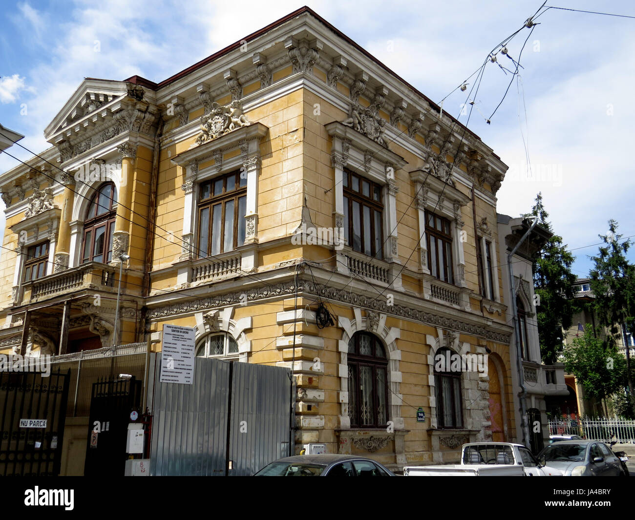 Soviet buildings bucharest romania hi-res stock photography and images ...