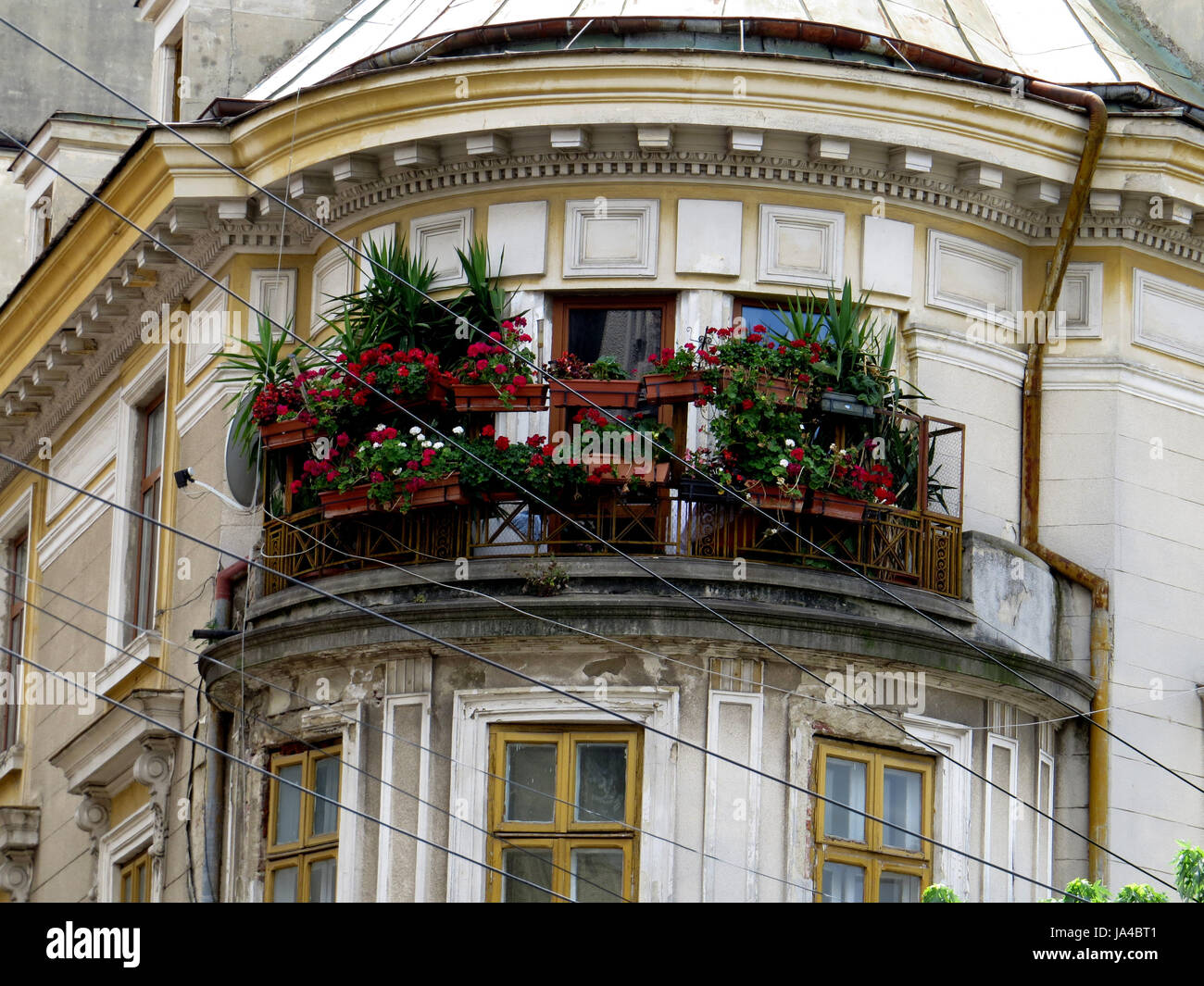 Bucharest romania famous buildings hi-res stock photography and images ...