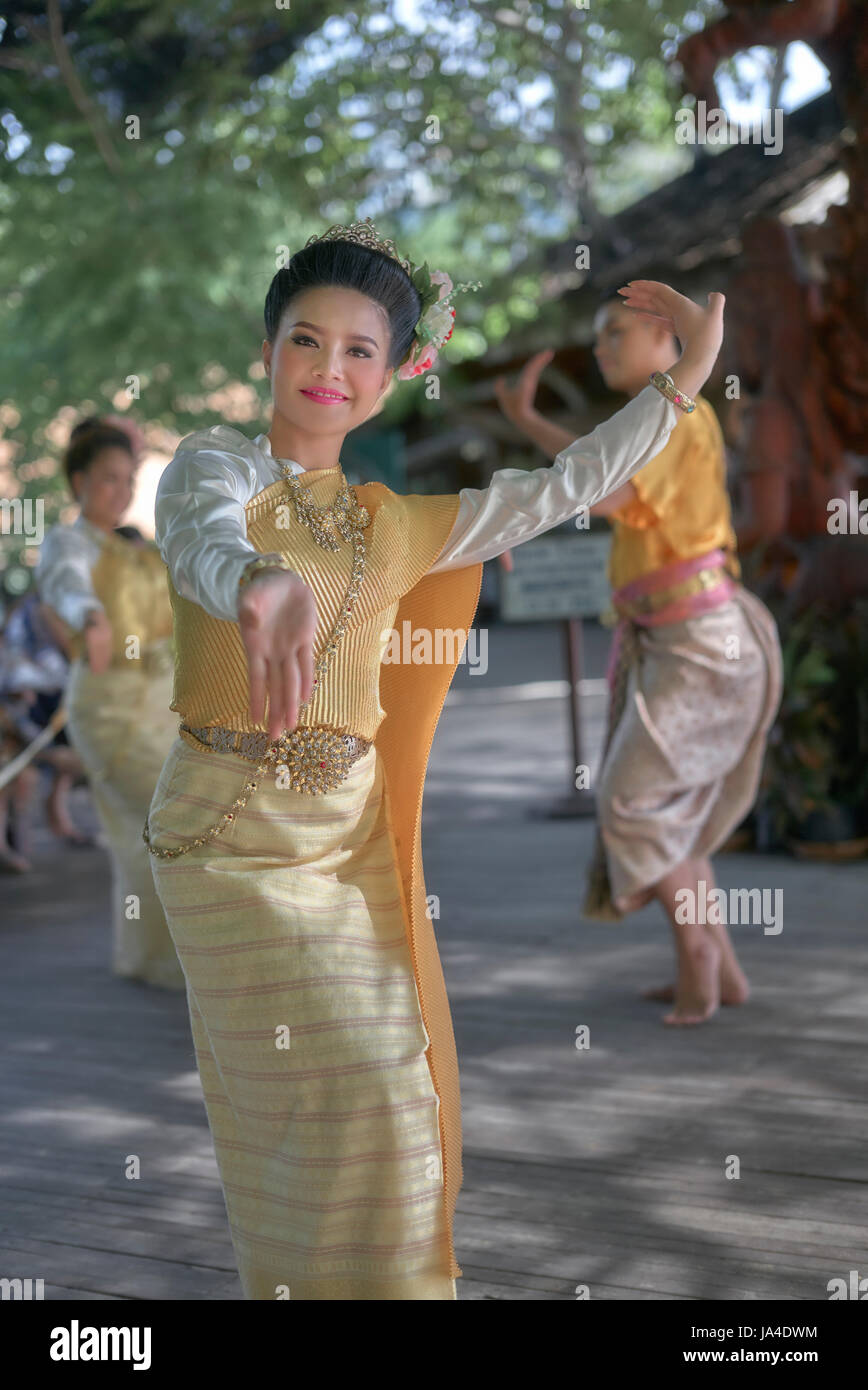 Thai traditional dance thailand hi-res stock photography and images - Alamy