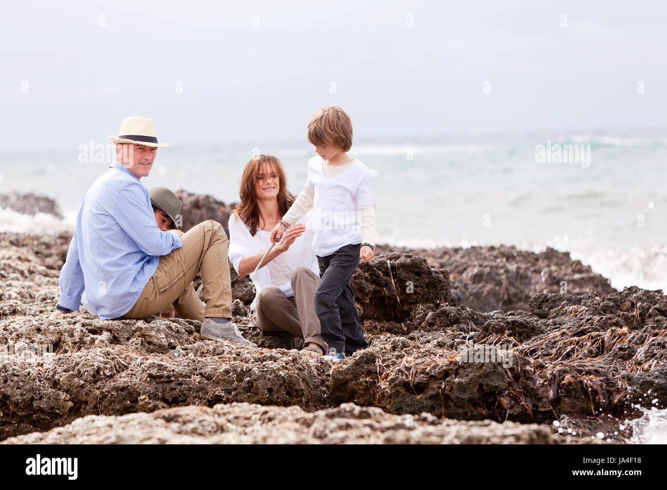 Children at the seaside hi-res stock photography and images - Alamy