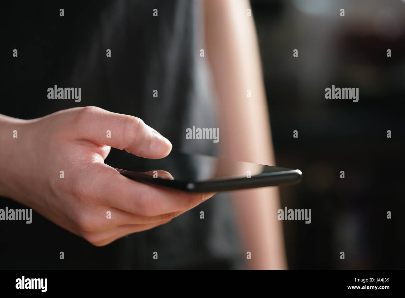 female teen hand holding smartphone closeup shot Stock Photo - Alamy