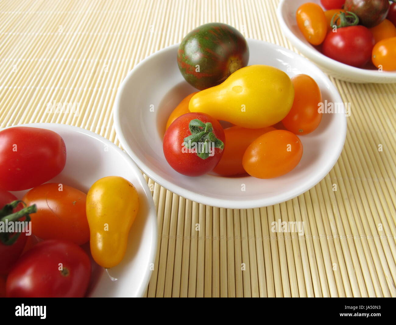 Miniflschentomaten hi-res stock photography and images - Alamy