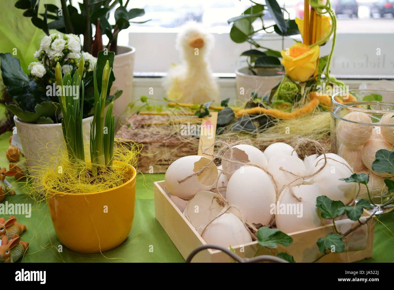 Easter eggs window display hi-res stock photography and images - Alamy