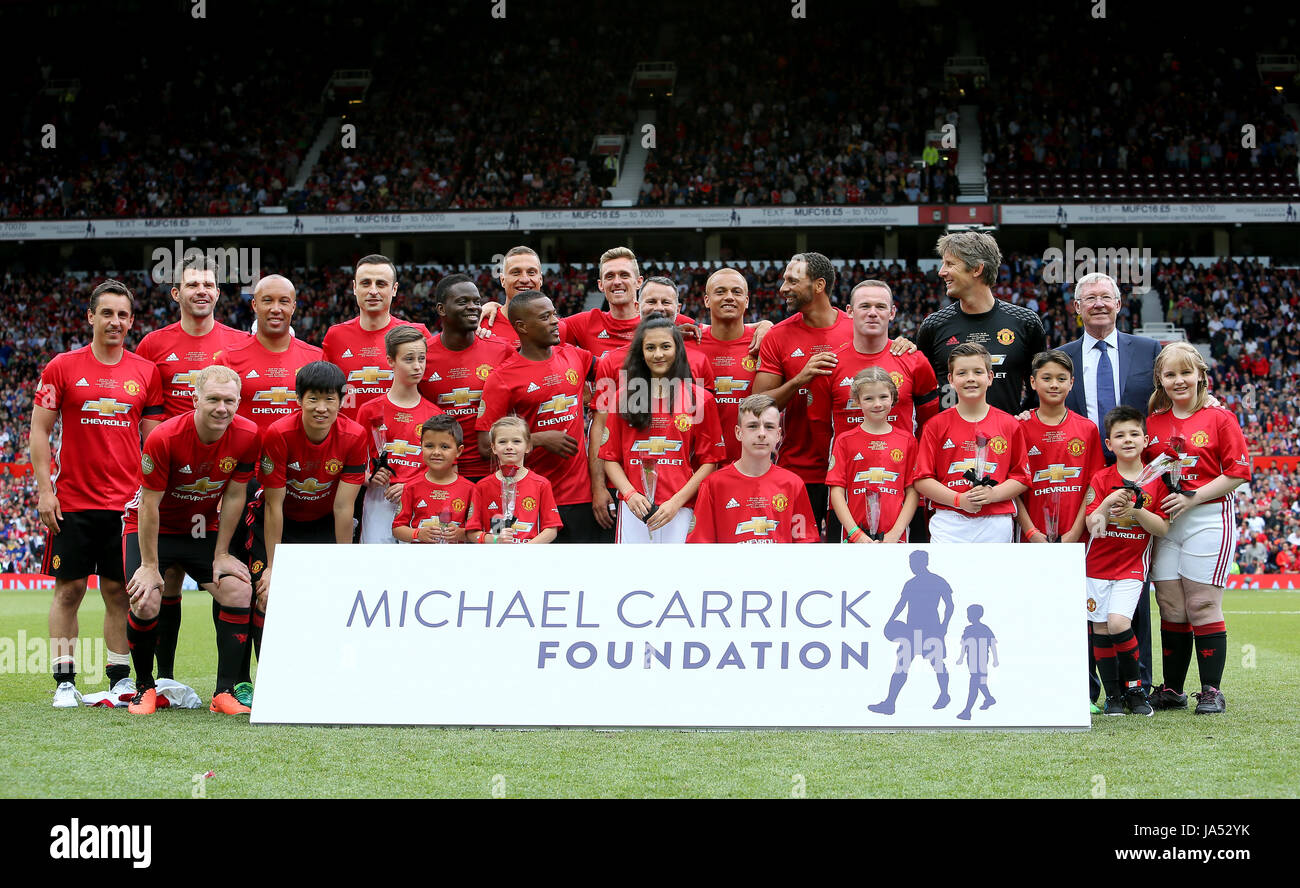 The Manchester United 2008 XI pose for a photograph before kick-off ...