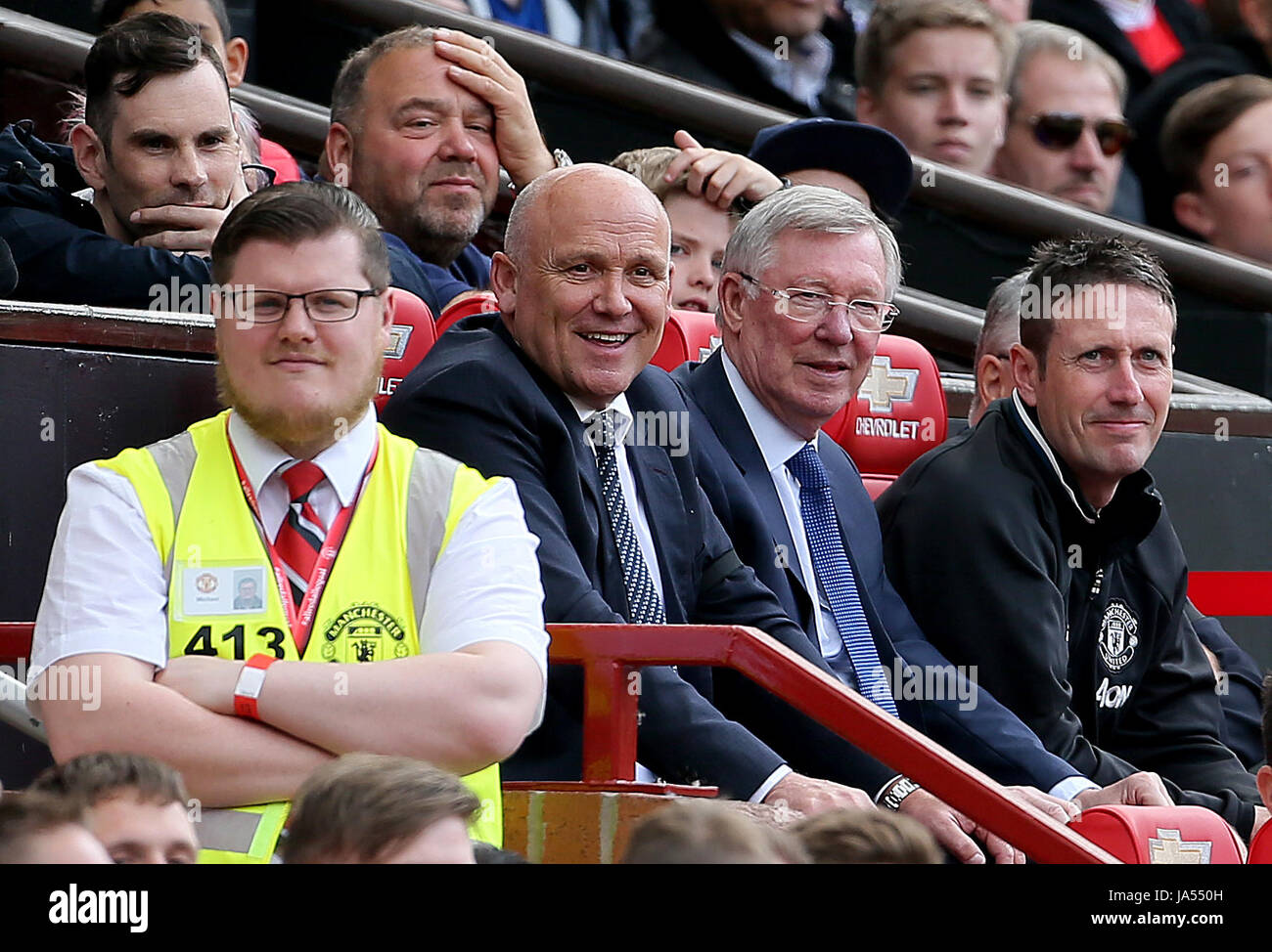Manchester United 2008 XI manager Sir Alex Ferguson (centre) with Mike ...