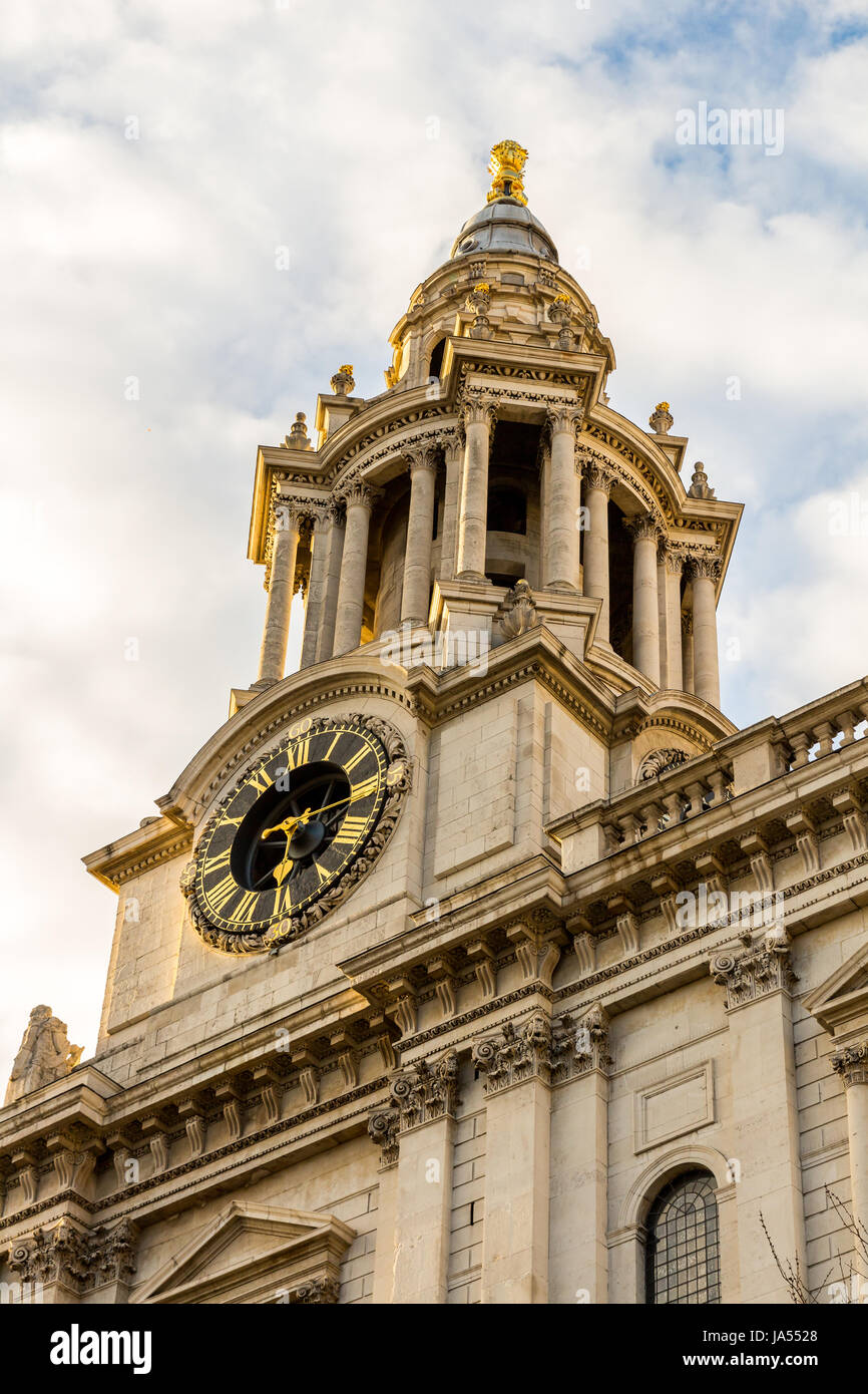 St pauls cathedral clock hi-res stock photography and images - Alamy