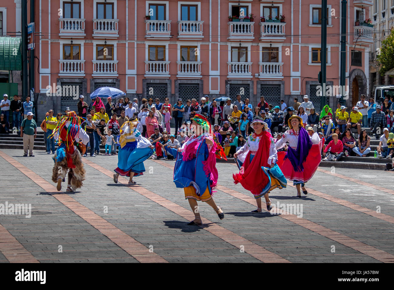 Ecuador dancers dressed in hi-res stock photography and images - Alamy