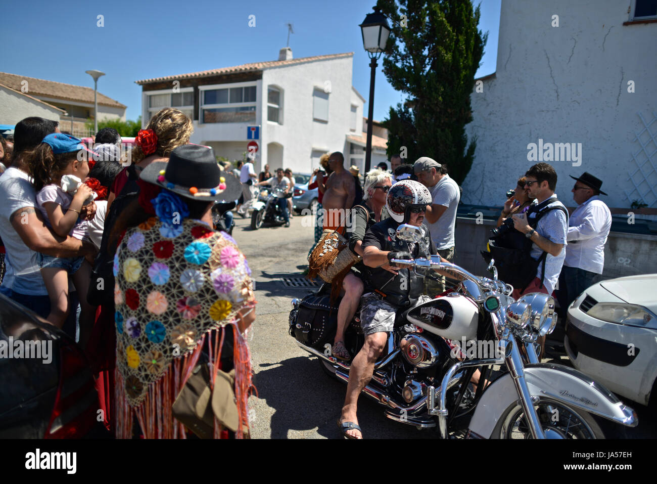 Before the procession of Patron saint of the Gypsies Sara to the sea ...