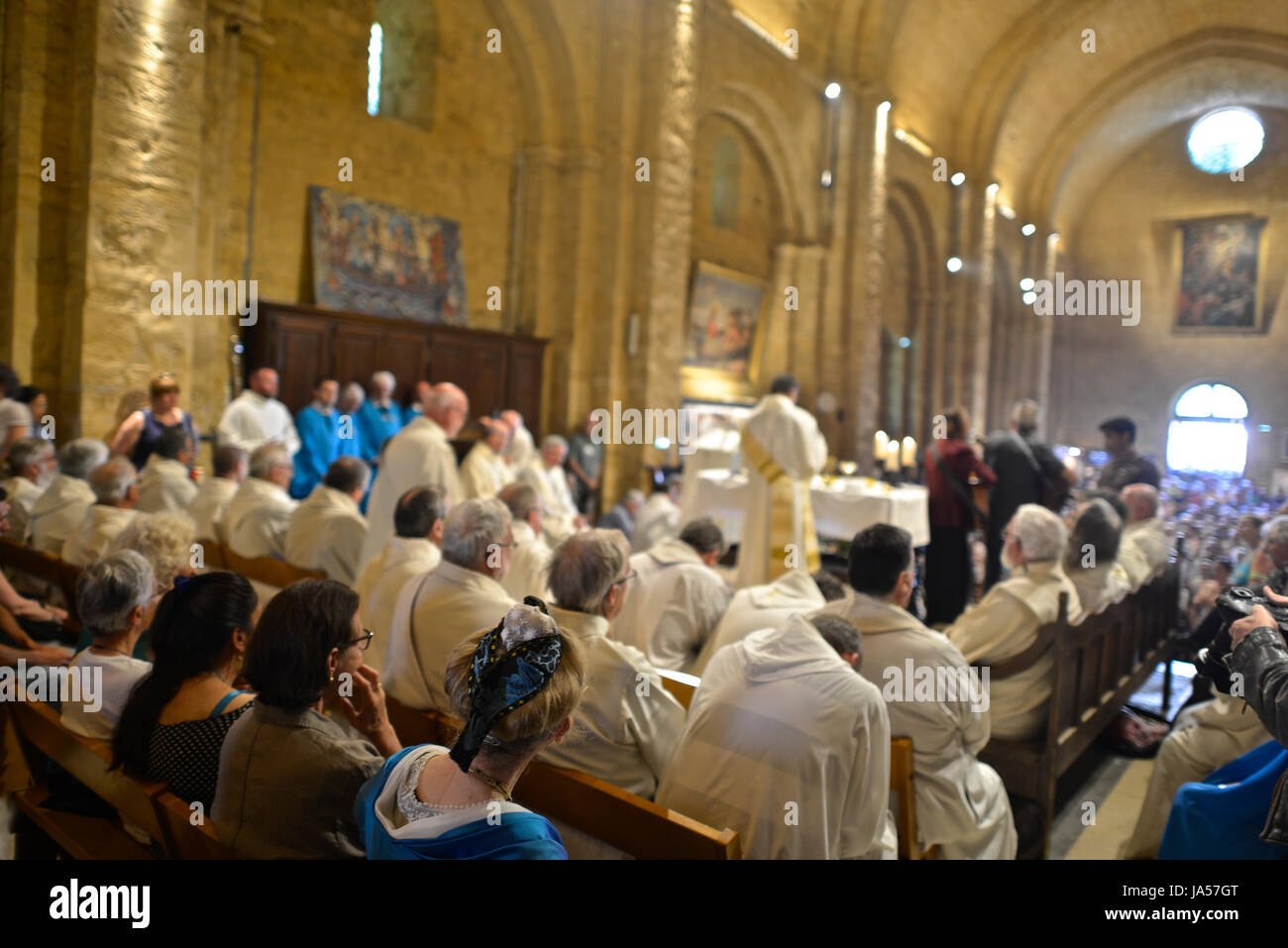 Before the procession of Patron saint of the Gypsies Sara to the sea ...