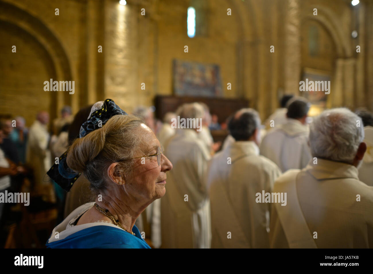 Before the procession of Patron saint of the Gypsies Sara to the sea ...