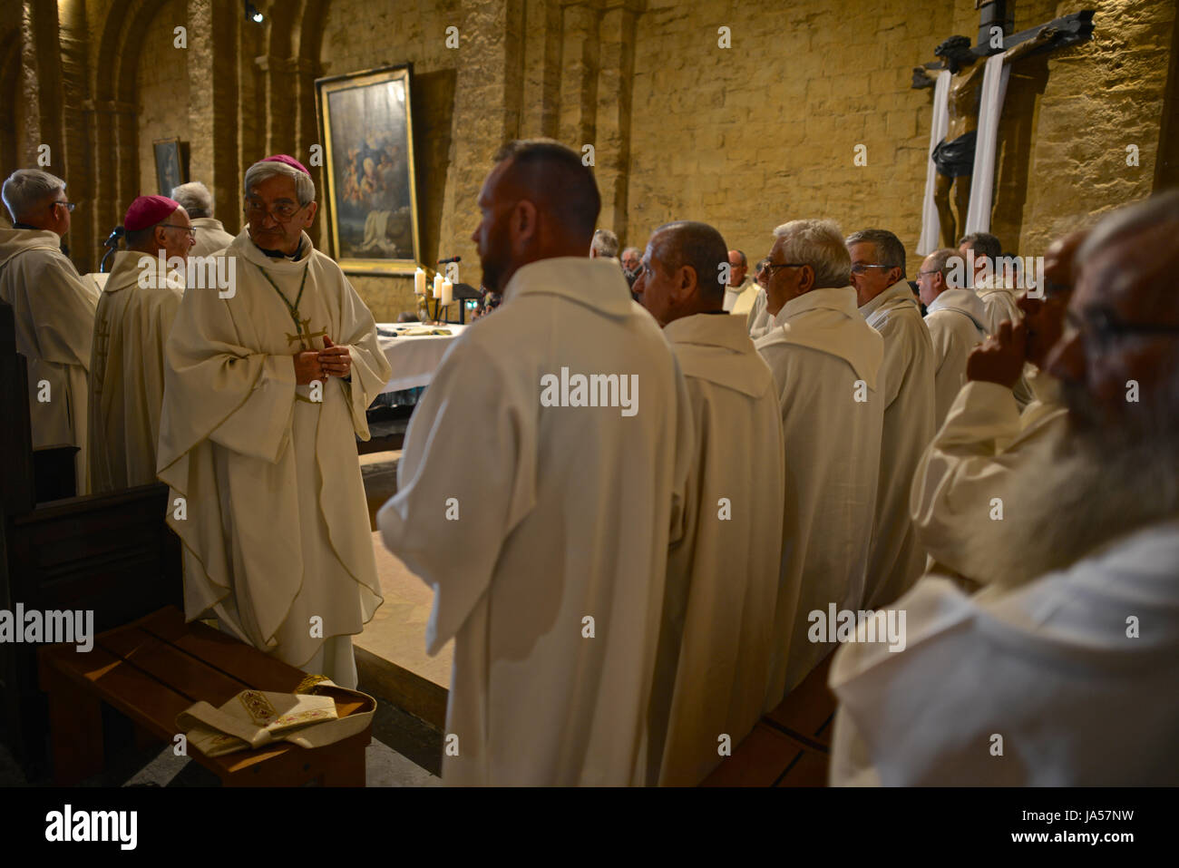 Before the procession of Patron saint of the Gypsies Sara to the sea ...