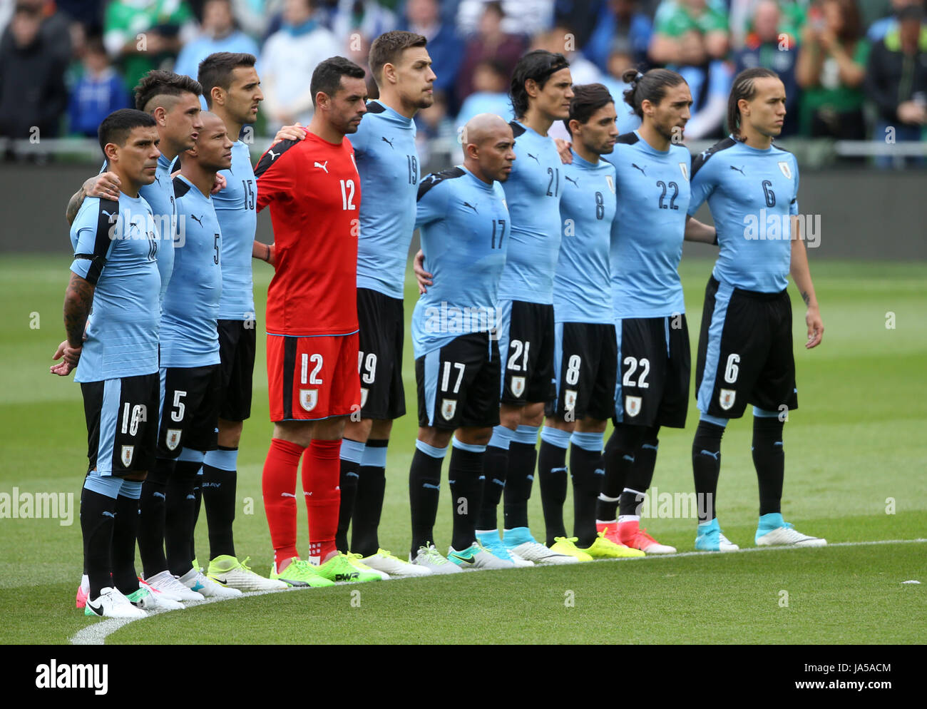Team attack hi-res stock photography and images - Alamy
