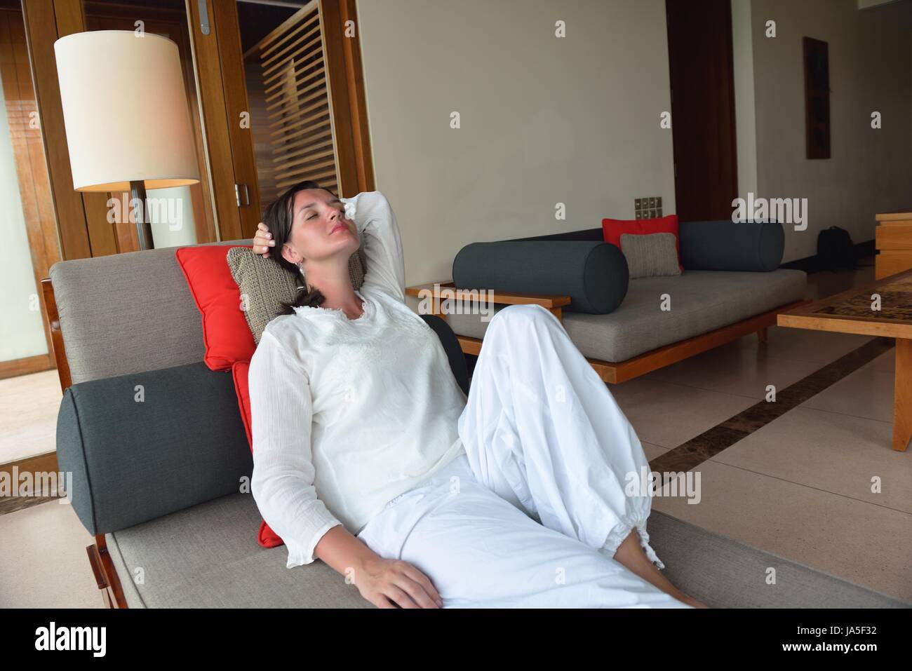 woman, wait, waiting, laugh, laughs, laughing, twit, giggle, smile ...