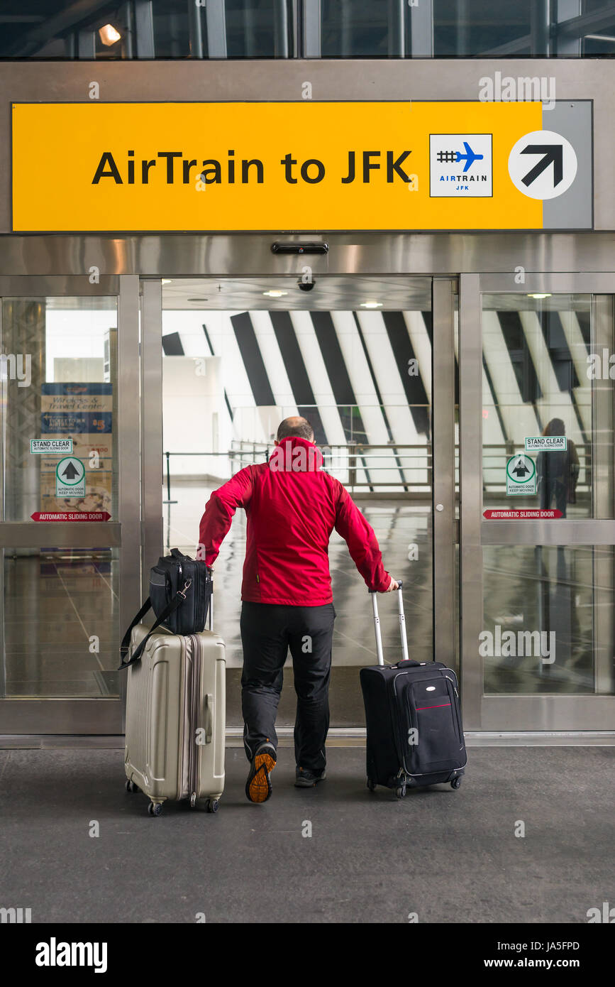 Jfk airport sign hi-res stock photography and images - Alamy