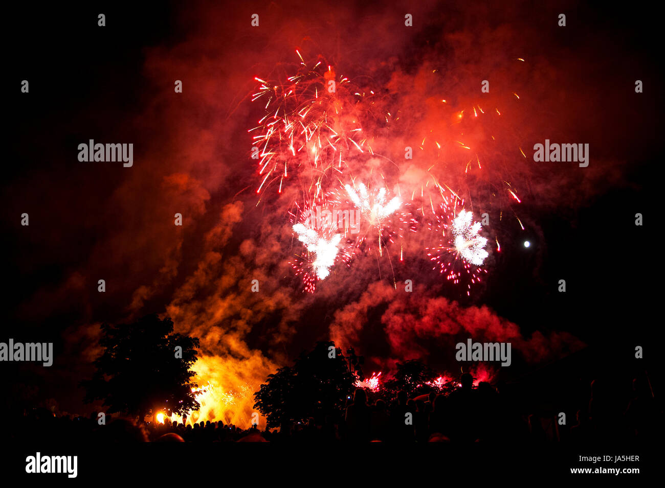 big, large, enormous, extreme, powerful, imposing, immense, relevant ...