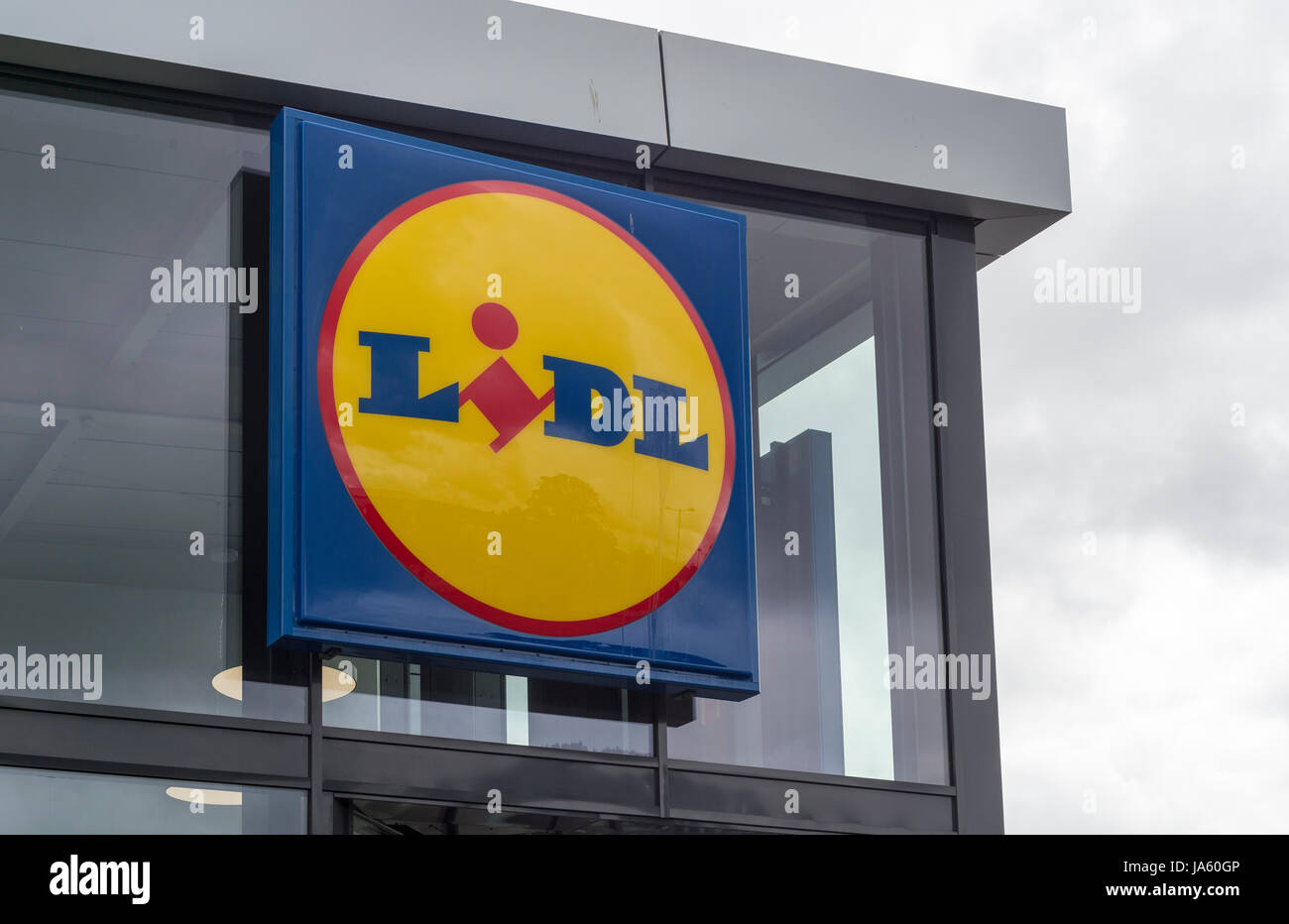 Lidl supermarket facade hi-res stock photography and images - Alamy
