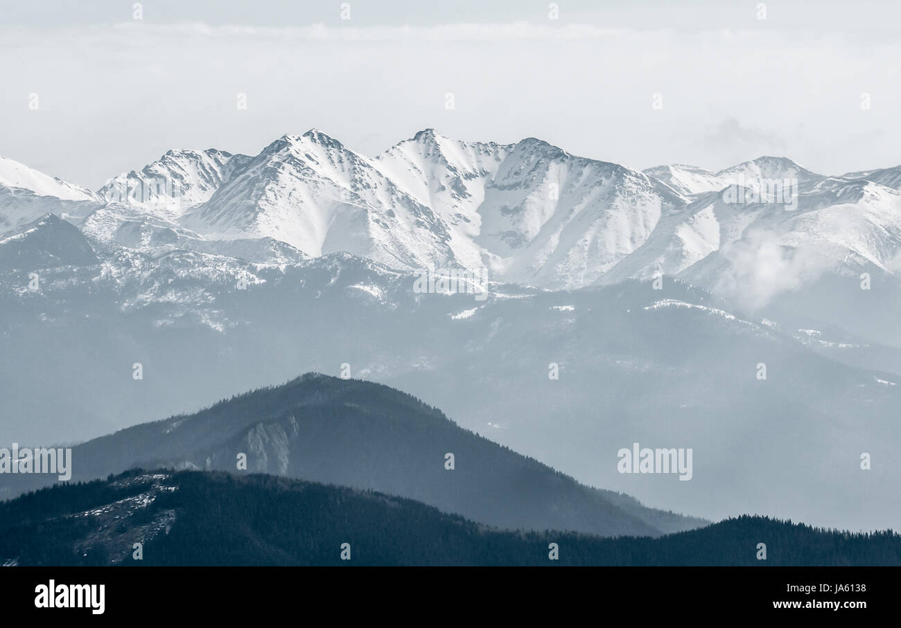 Distant mountain hi-res stock photography and images - Alamy