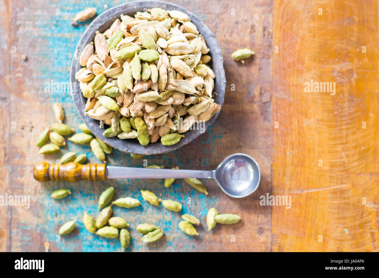 Raw Organic Cardamom Pods ready to use Stock Photo - Alamy