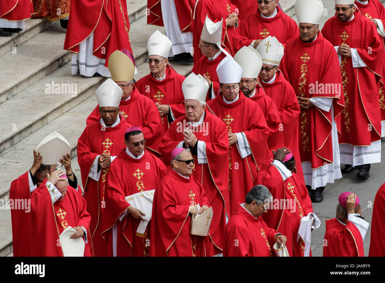 Bishops attend mass pope hi-res stock photography and images - Alamy