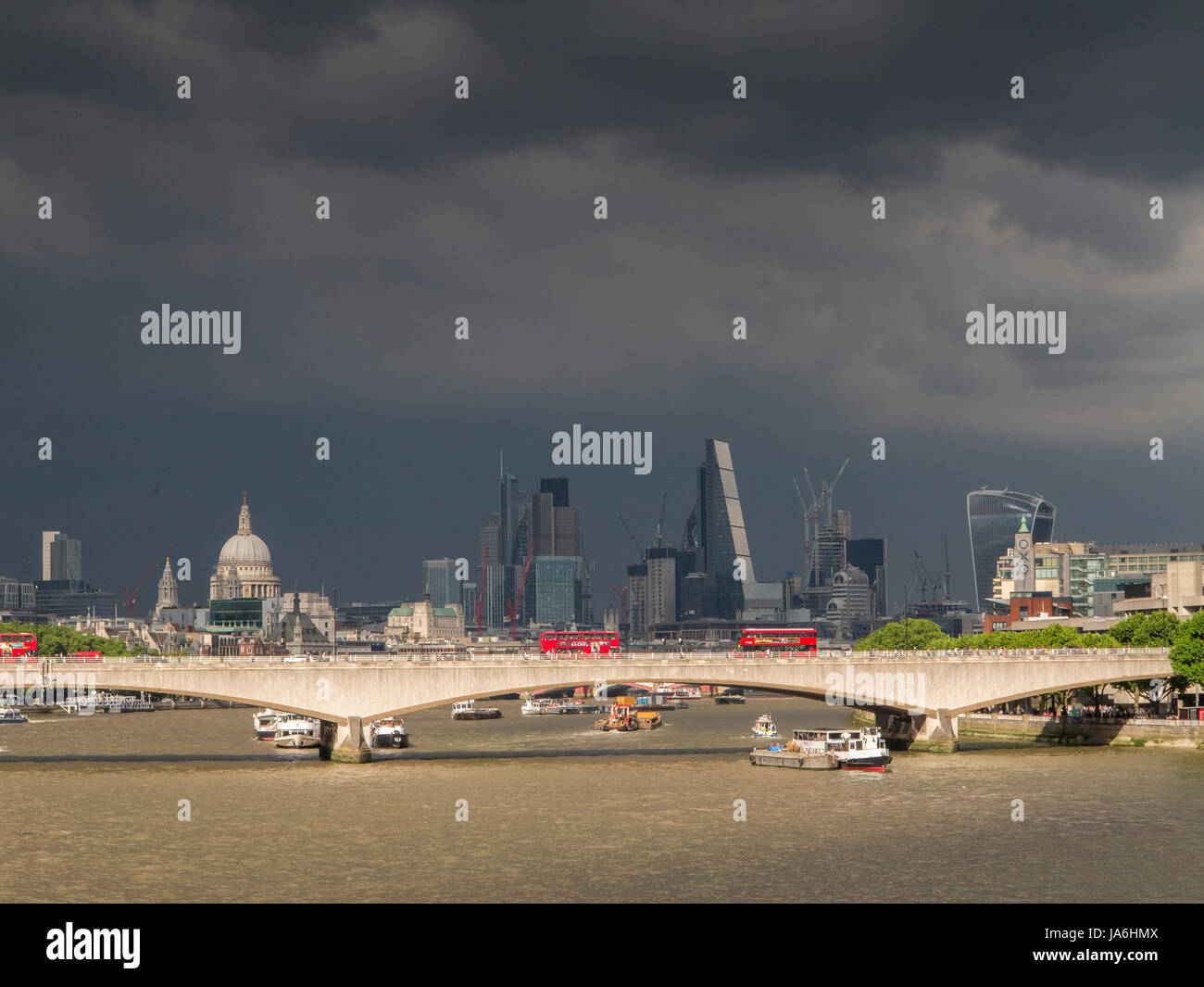 Dark skies over london hi-res stock photography and images - Alamy