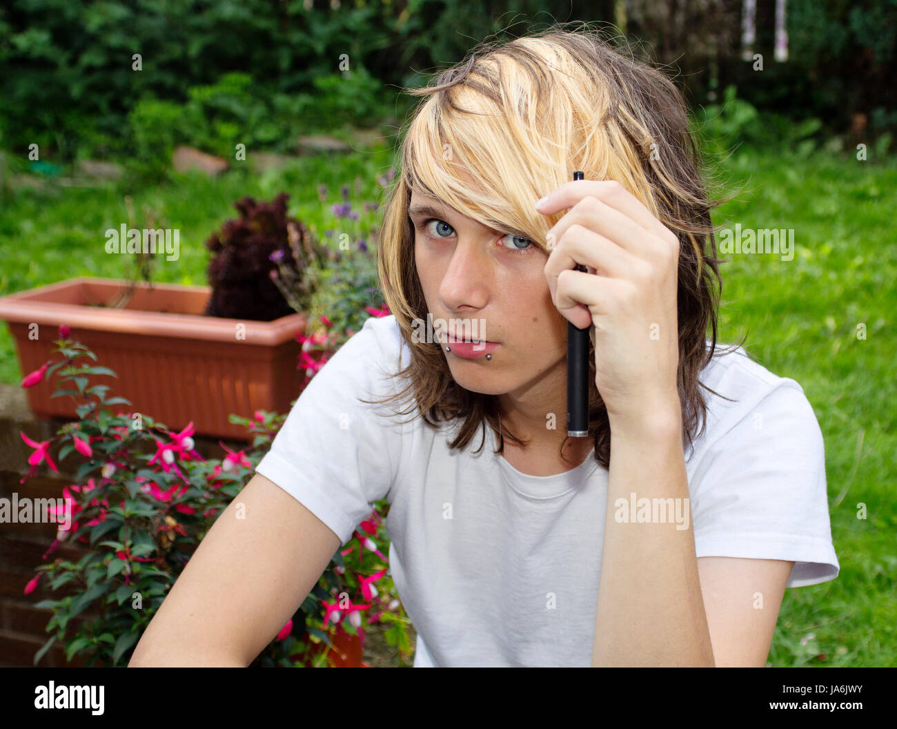 Troubled teenager and smoking hi-res stock photography and images - Alamy