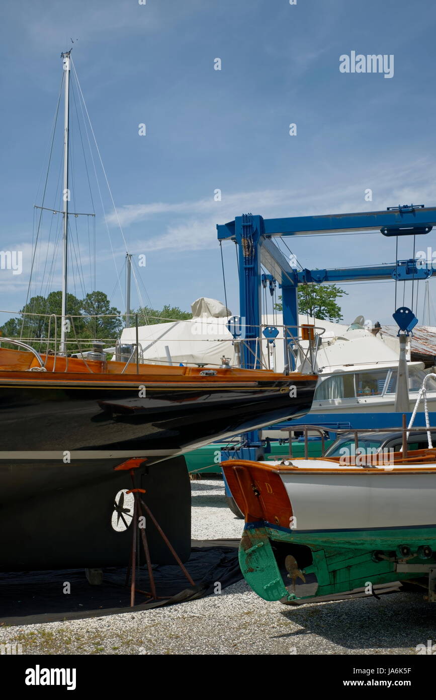 Vintage yacht yard hi-res stock photography and images - Alamy