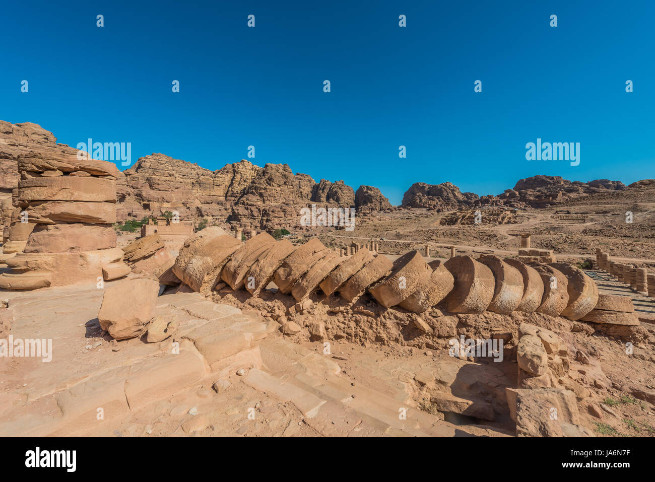 roman temple in nabatean petra jordan middle east Stock Photo - Alamy