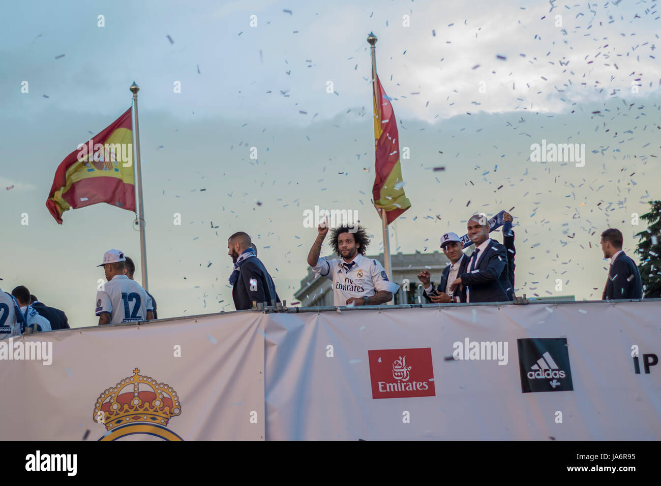Real madrid fans crowd cibeles hi-res stock photography and images - Alamy