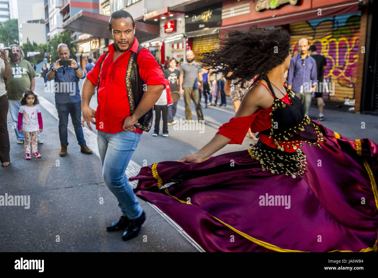 Sao Paulo, Brazil. 4th June, 2017. Gypsies dance on Avenida Paulista on ...