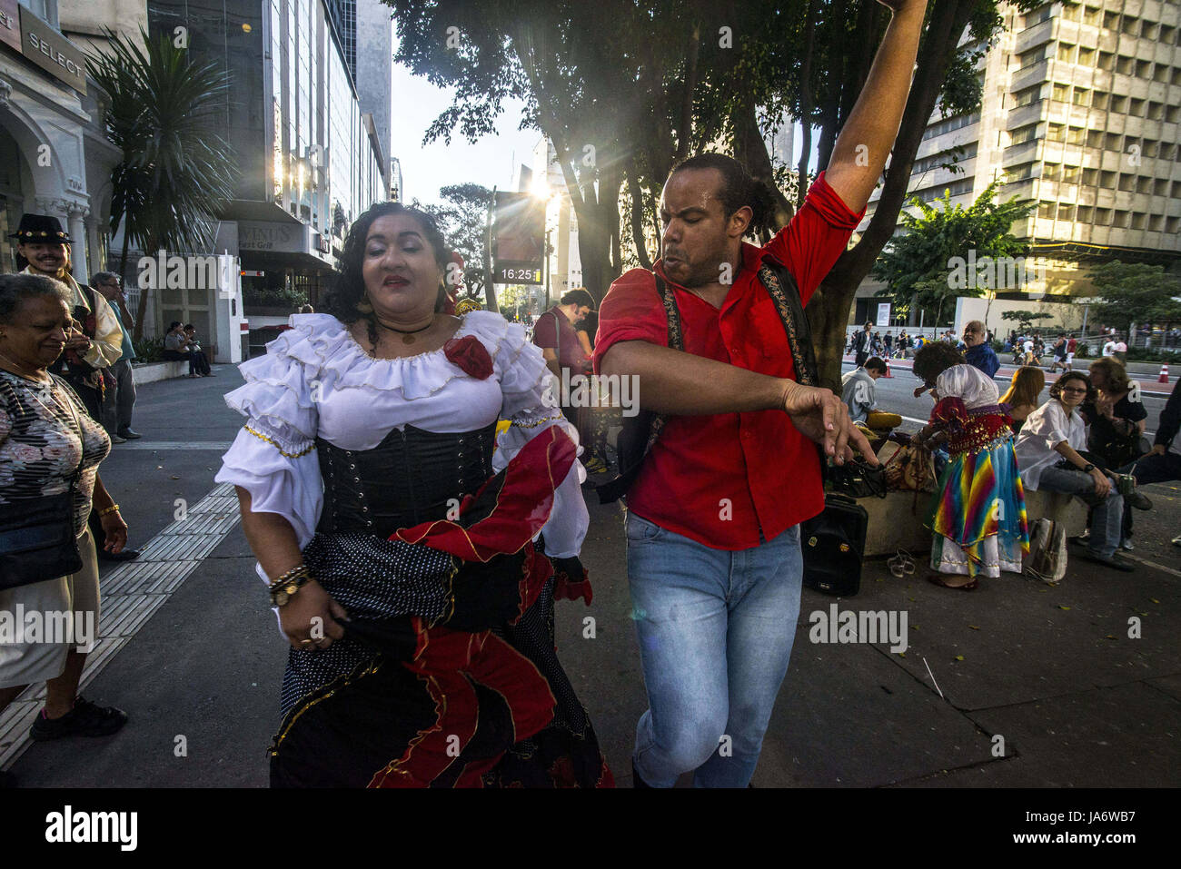 Sao Paulo, Brazil. 4th June, 2017. Gypsies dance on Avenida Paulista on ...