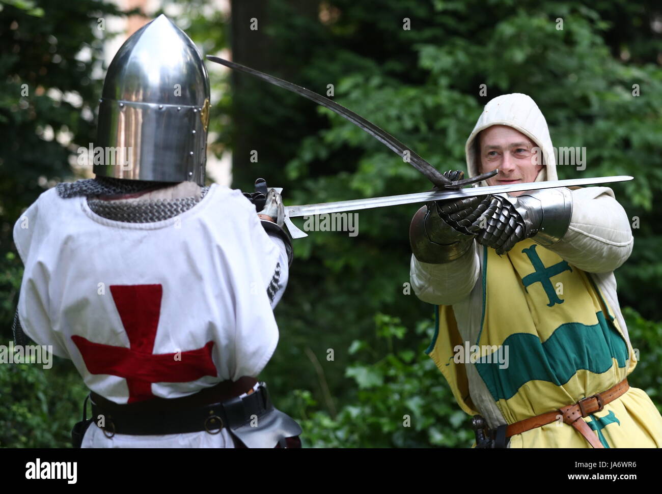 Brussels, Belgium. 4th June, 2017. Two men in medieval costumes "fight ...