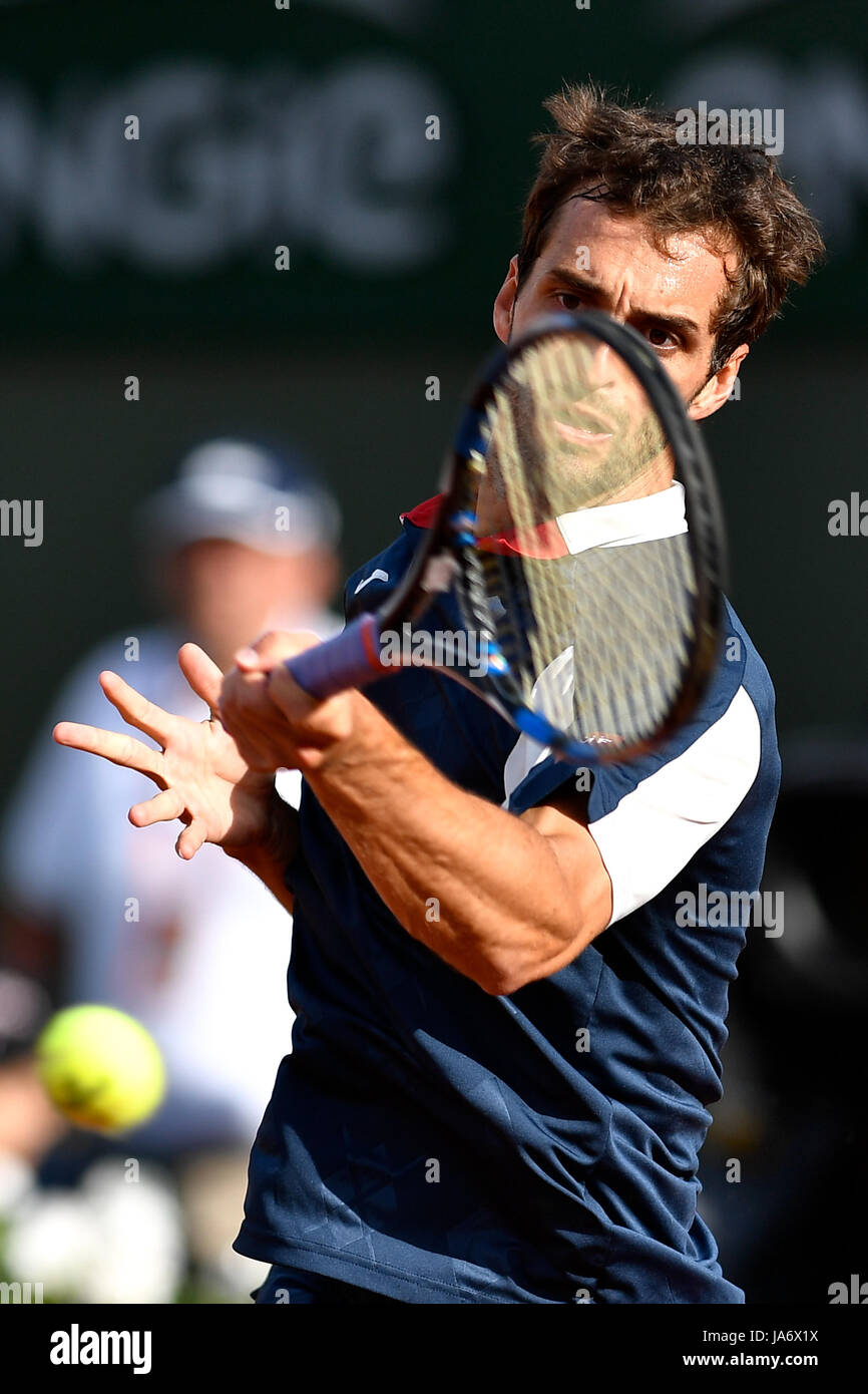 Paris. 4th June, 2017. Albert Ramos-Vinolas of Spain returns the ball ...