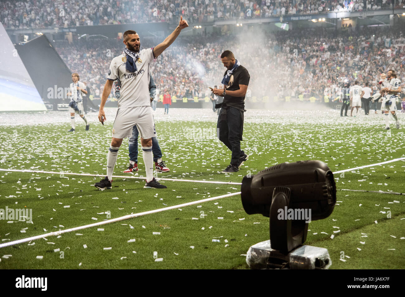 Santiago bernabeu karim benzema High Resolution Stock Photography and ...