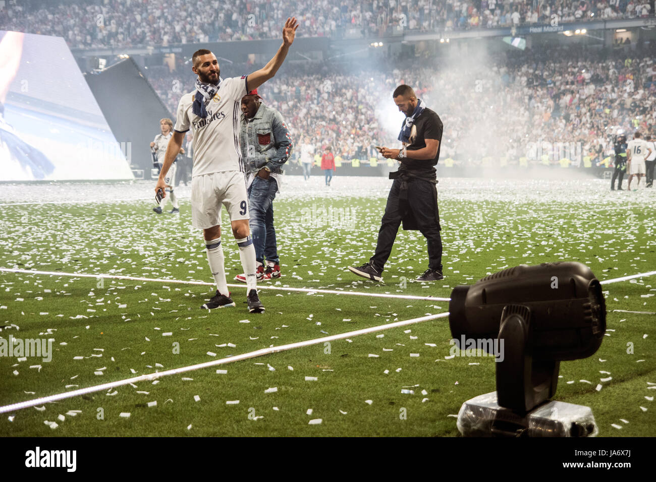 Santiago bernabeu karim benzema High Resolution Stock Photography and ...