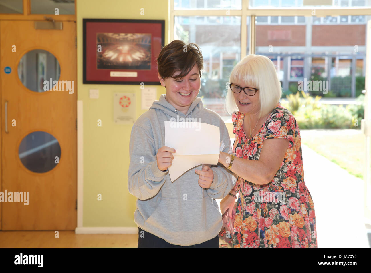 Gcse results envelope hi-res stock photography and images - Alamy