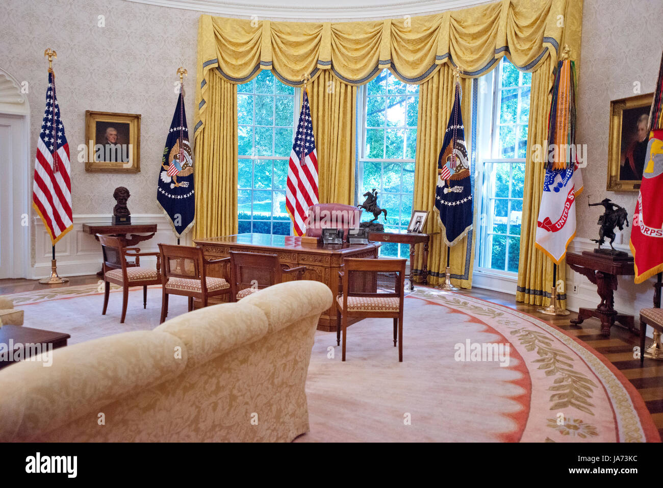 Very high resolution view of the newly renovated interior of the Oval ...
