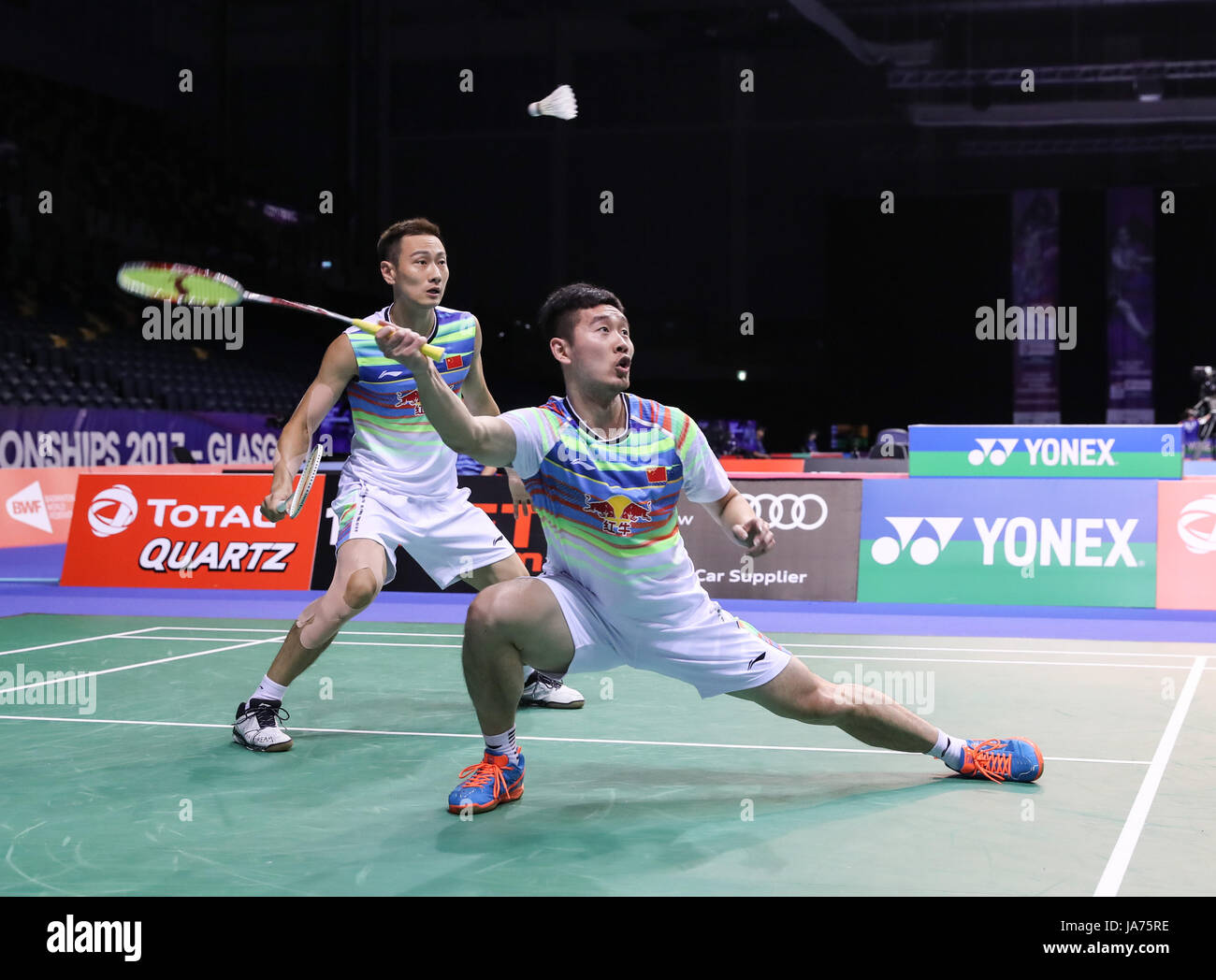 (170825) -- GLASGOW, Aug. 25, 2017 (Xinhua) -- Liu Cheng (Front) and ...